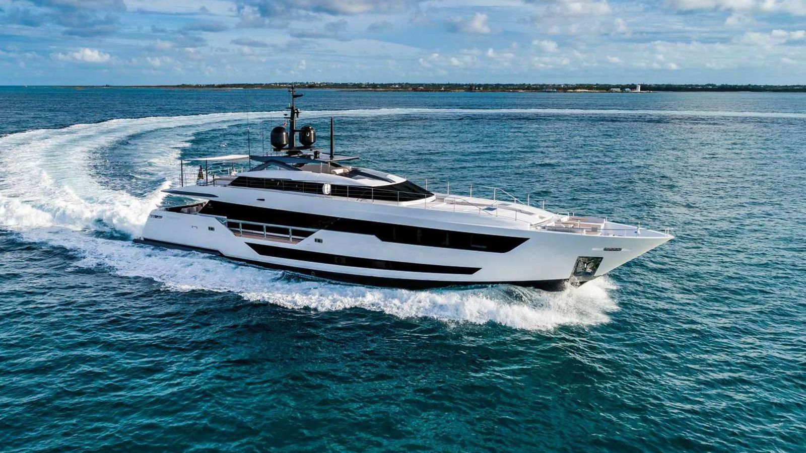 Custom Line motor yacht Amelia sold